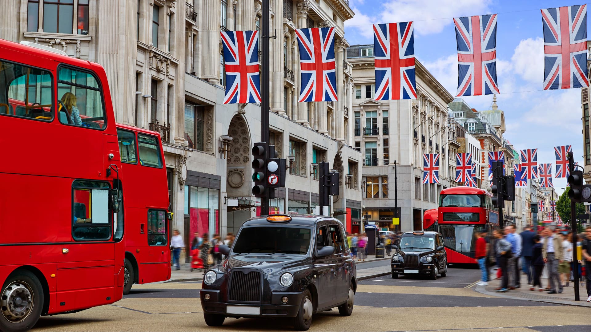Intensive English language course for educators with materials